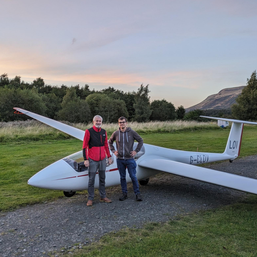 Bronze and Aerobatic Gliding Badges - Scottish Gliding Centre